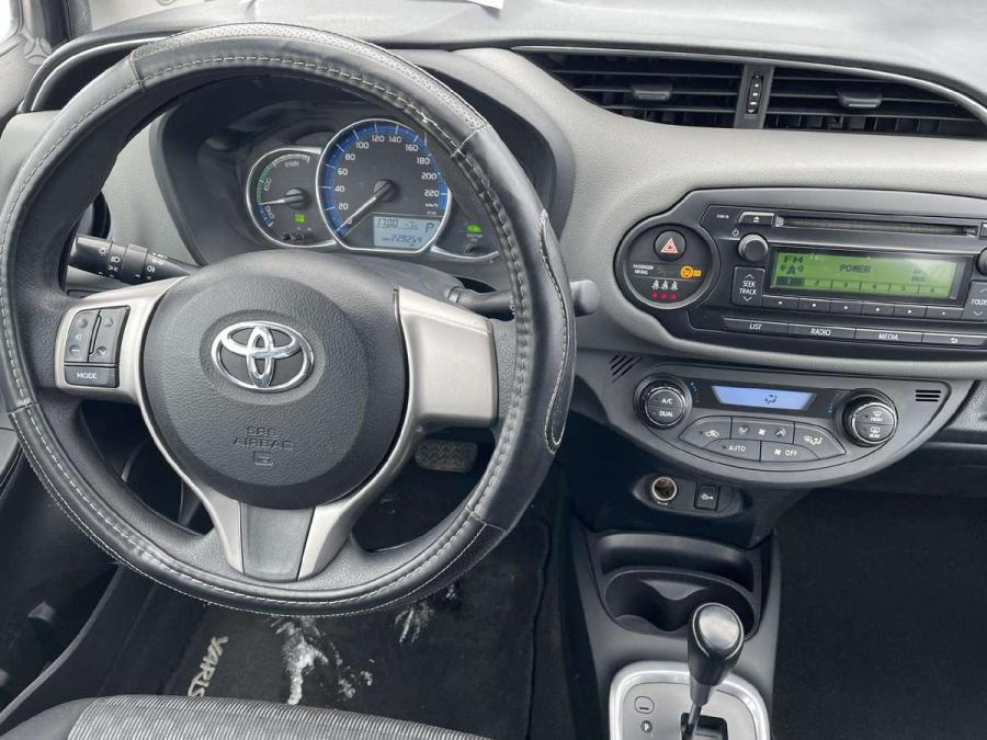Black Toyota Yaris 2016 in Vilnius, with an engine capacity of 1.50 L and mileage of 229 thousand km for 6490 €, photo 5 on AUTOMOTO.COM.LV