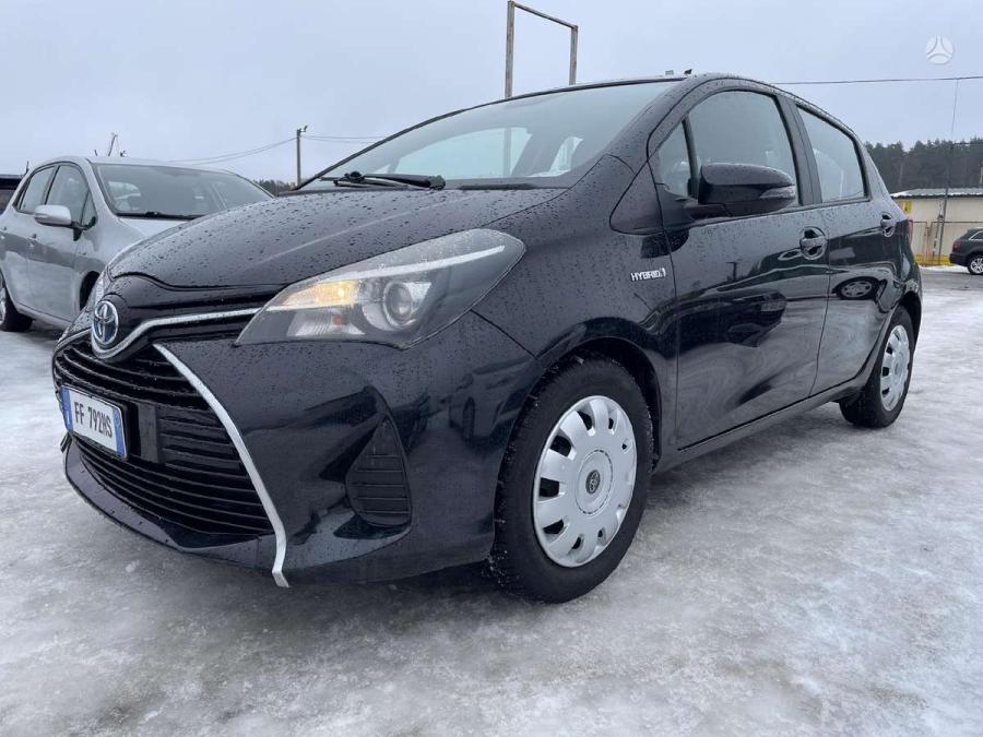 Black Toyota Yaris 2016 in Vilnius, with an engine capacity of 1.50 L and mileage of 229 thousand km for 6490 €, photo 1 on AUTOMOTO.COM.LV