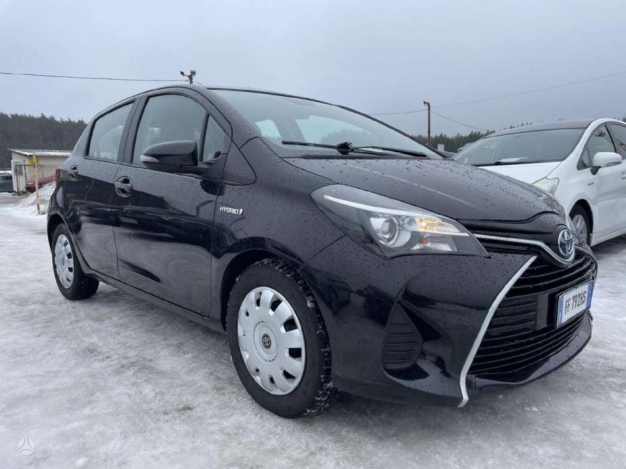 Black Toyota Yaris 2016 in Vilnius, with an engine capacity of 1.50 L and mileage of 229 thousand km for 6490 €, photo 2 on AUTOMOTO.COM.LV