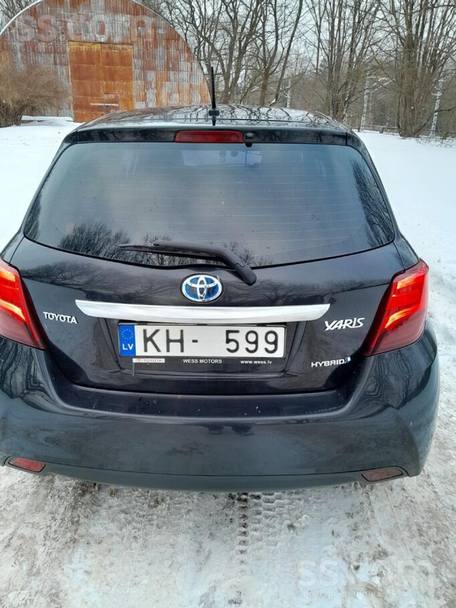 Melns Toyota Yaris 2016 Rīga, ar dzinēja tilpumu 1.50 L un nobraukumu 222 tūkst. km par 7000 €, foto 3 vietnē AUTOMOTO.COM.LV