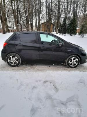 Melns Toyota Yaris 2016 Rīga, ar dzinēja tilpumu 1.50 L un nobraukumu 222 tūkst. km par 7000 €, foto 4 vietnē AUTOMOTO.COM.LV