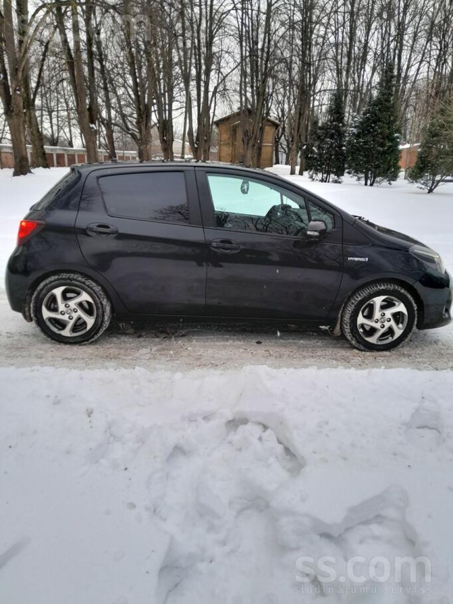 Melns Toyota Yaris 2016 Rīga, ar dzinēja tilpumu 1.50 L un nobraukumu 222 tūkst. km par 7000 €, foto 4 vietnē AUTOMOTO.COM.LV