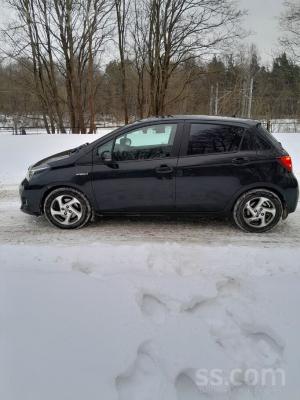 Melns Toyota Yaris 2016 Rīga, ar dzinēja tilpumu 1.50 L un nobraukumu 222 tūkst. km par 7000 €, foto 5 vietnē AUTOMOTO.COM.LV