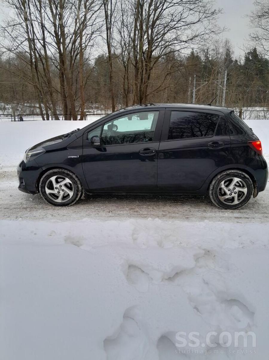 Melns Toyota Yaris 2016 Rīga, ar dzinēja tilpumu 1.50 L un nobraukumu 222 tūkst. km par 7000 €, foto 5 vietnē AUTOMOTO.COM.LV