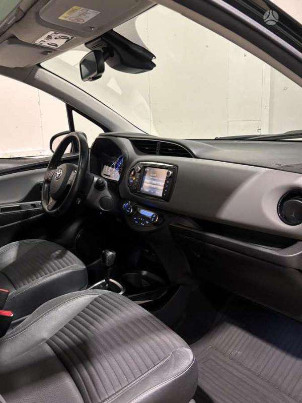 Melns Toyota Yaris 2016 Klaipėda, ar dzinēja tilpumu 1.50 L un nobraukumu 222 tūkst. km par 8900 €, foto 2 vietnē AUTOMOTO.COM.LV