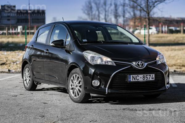 Melns Toyota Yaris 2016 Rīga, ar dzinēja tilpumu 1.40 L un nobraukumu 191 tūkst. km par 7500 €, foto 3 vietnē AUTOMOTO.COM.LV