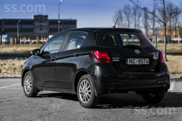 Melns Toyota Yaris 2016 Rīga, ar dzinēja tilpumu 1.40 L un nobraukumu 191 tūkst. km par 7500 €, foto 5 vietnē AUTOMOTO.COM.LV