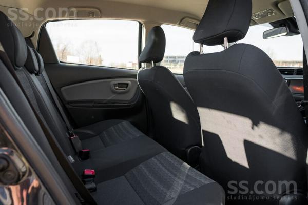 Melns Toyota Yaris 2016 Rīga, ar dzinēja tilpumu 1.40 L un nobraukumu 191 tūkst. km par 7500 €, foto 8 vietnē AUTOMOTO.COM.LV