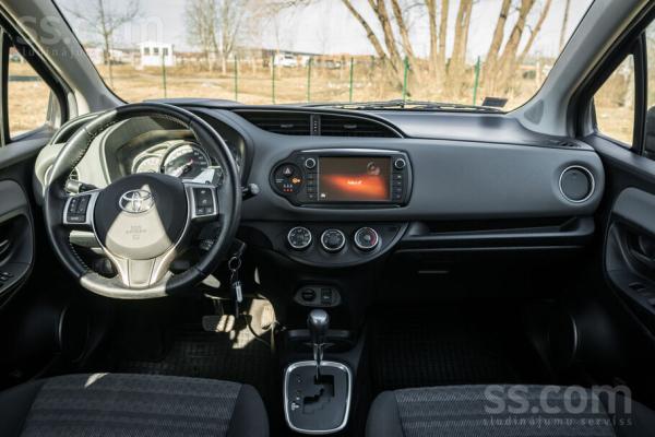 Melns Toyota Yaris 2016 Rīga, ar dzinēja tilpumu 1.40 L un nobraukumu 191 tūkst. km par 7500 €, foto 11 vietnē AUTOMOTO.COM.LV