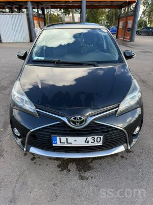 Melns Toyota Yaris 2016 Rīga, ar dzinēja tilpumu 1.40 L un nobraukumu 136 tūkst. km par 6300 €, foto  vietnē AUTOMOTO.COM.LV