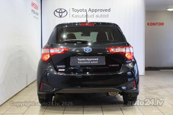 Melns Toyota Yaris 2017 Tallina, ar dzinēja tilpumu 1.50 L un nobraukumu 112 tūkst. km par 10990 €, foto 4 vietnē AUTOMOTO.COM.LV
