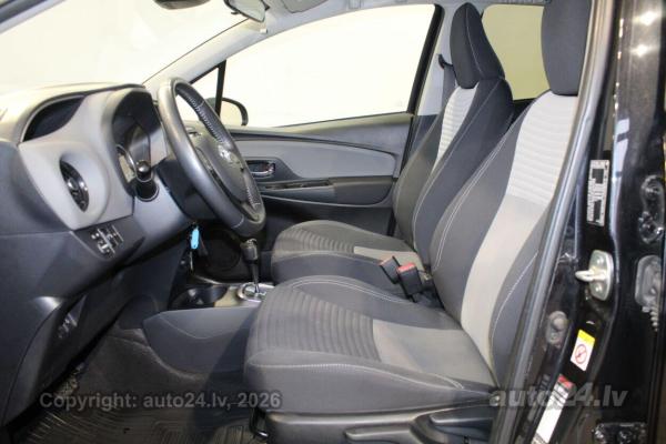 Melns Toyota Yaris 2017 Tallina, ar dzinēja tilpumu 1.50 L un nobraukumu 112 tūkst. km par 10990 €, foto 11 vietnē AUTOMOTO.COM.LV