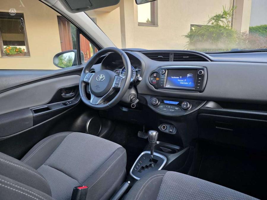 Black Toyota Yaris 2017 in Utena, with an engine capacity of 1.50 L and mileage of 183 thousand km for 7700 €, photo 9 on AUTOMOTO.COM.LV