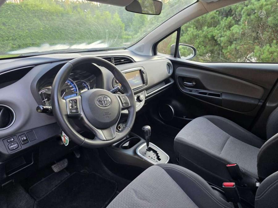 Black Toyota Yaris 2017 in Utena, with an engine capacity of 1.50 L and mileage of 183 thousand km for 7700 €, photo 13 on AUTOMOTO.COM.LV