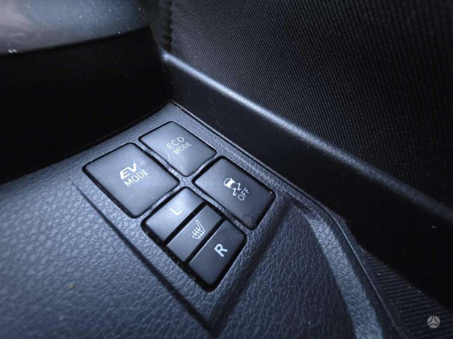 Black Toyota Yaris 2017 in Utena, with an engine capacity of 1.50 L and mileage of 183 thousand km for 7700 €, photo 20 on AUTOMOTO.COM.LV