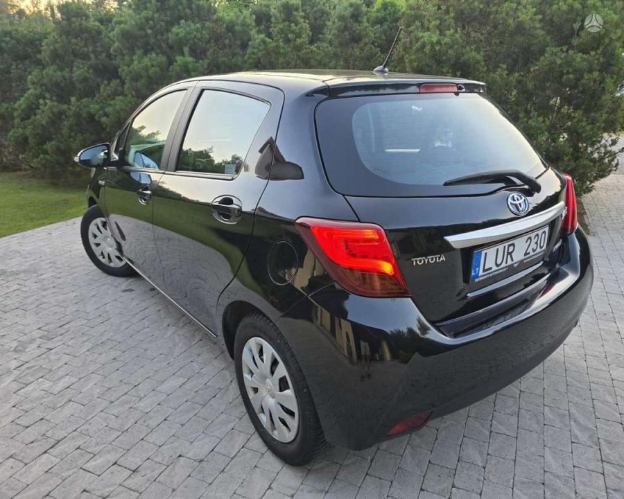 Black Toyota Yaris 2017 in Utena, with an engine capacity of 1.50 L and mileage of 183 thousand km for 7700 €, photo 23 on AUTOMOTO.COM.LV