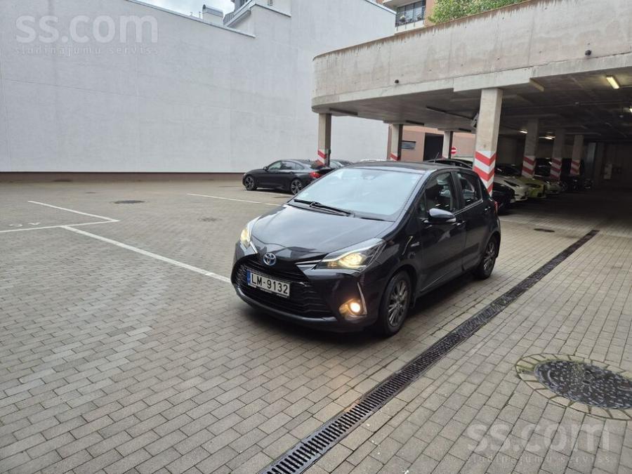 Melns Toyota Yaris 2018 Rīga, ar dzinēja tilpumu 1.50 L un nobraukumu 800 tūkst. km par 9400 €, foto 4 vietnē AUTOMOTO.COM.LV