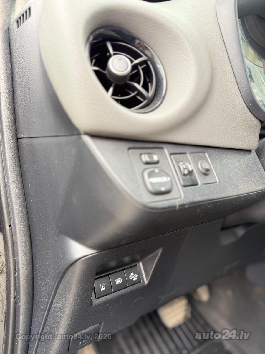 Black Toyota Yaris 2018 in Tallinn, with an engine capacity of 1.50 L and mileage of 0 thousand km for 7999 €, photo 12 on AUTOMOTO.COM.LV