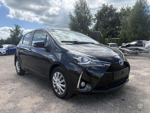 Black Toyota Yaris 2019 in Radviliskis, with an engine capacity of 1.50 L and mileage of 45 thousand km for 8350 €, photo 2 on AUTOMOTO.COM.LV