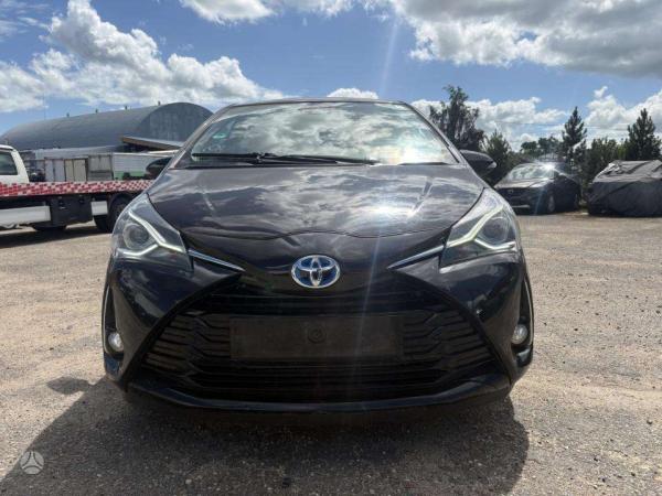 Black Toyota Yaris 2019 in Radviliskis, with an engine capacity of 1.50 L and mileage of 45 thousand km for 8350 €, photo 5 on AUTOMOTO.COM.LV
