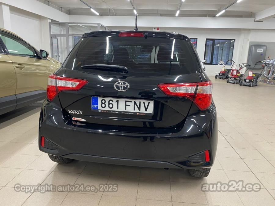 Melns Toyota Yaris 2020 Jehvi, ar dzinēja tilpumu 1.50 L un nobraukumu 80 tūkst. km par 12900 €, foto 4 vietnē AUTOMOTO.COM.LV