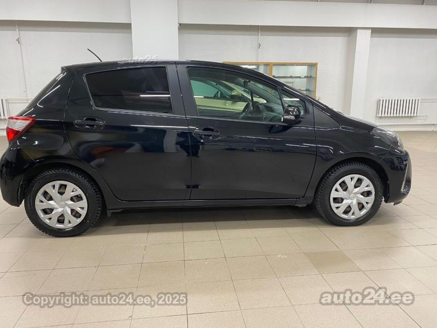 Melns Toyota Yaris 2020 Jehvi, ar dzinēja tilpumu 1.50 L un nobraukumu 80 tūkst. km par 12900 €, foto 6 vietnē AUTOMOTO.COM.LV