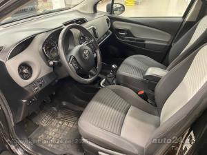 Melns Toyota Yaris 2020 Jehvi, ar dzinēja tilpumu 1.50 L un nobraukumu 80 tūkst. km par 12900 €, foto 8 vietnē AUTOMOTO.COM.LV