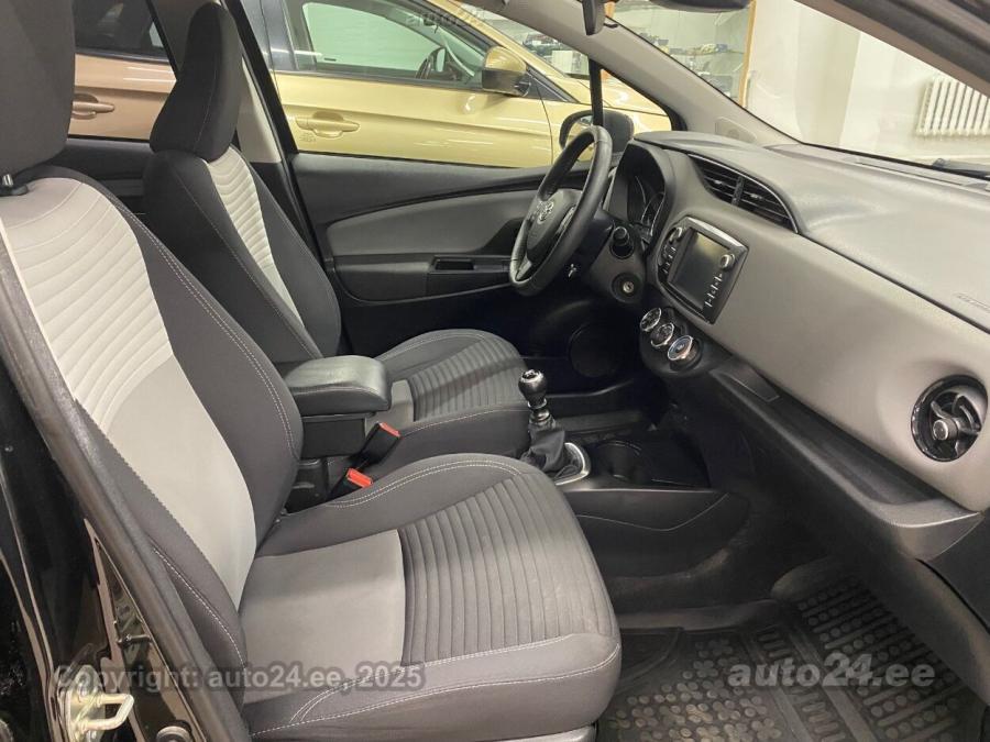 Melns Toyota Yaris 2020 Jehvi, ar dzinēja tilpumu 1.50 L un nobraukumu 80 tūkst. km par 12900 €, foto 11 vietnē AUTOMOTO.COM.LV