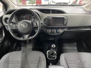 Melns Toyota Yaris 2020 Jehvi, ar dzinēja tilpumu 1.50 L un nobraukumu 80 tūkst. km par 12900 €, foto 12 vietnē AUTOMOTO.COM.LV