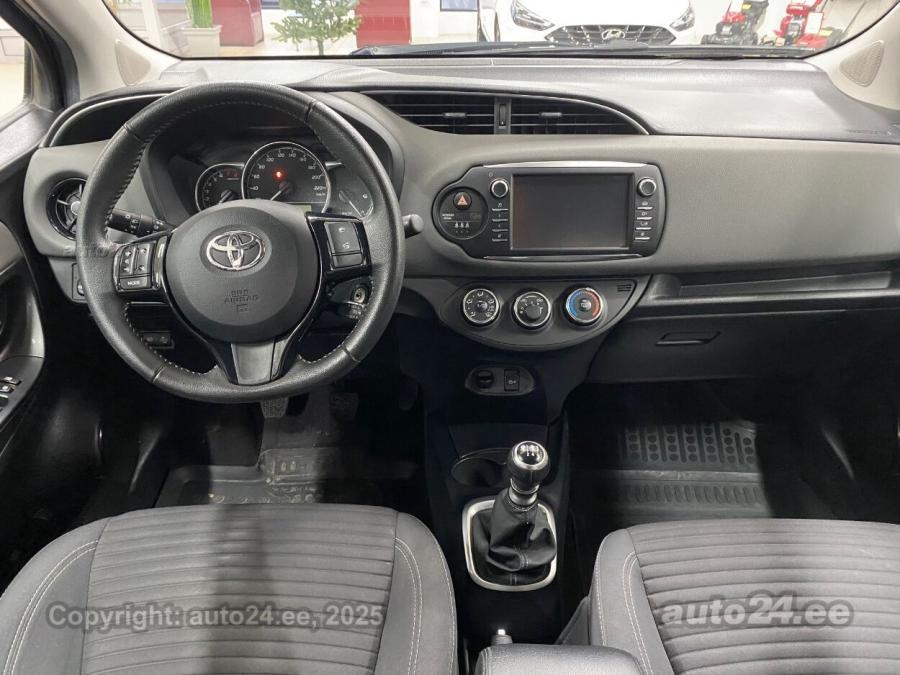 Melns Toyota Yaris 2020 Jehvi, ar dzinēja tilpumu 1.50 L un nobraukumu 80 tūkst. km par 12900 €, foto 12 vietnē AUTOMOTO.COM.LV