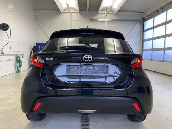 Black Toyota Yaris 2020 in Radviliskis, with an engine capacity of 1.00 L and mileage of 9 thousand km for 12523 €, photo 6 on AUTOMOTO.COM.LV