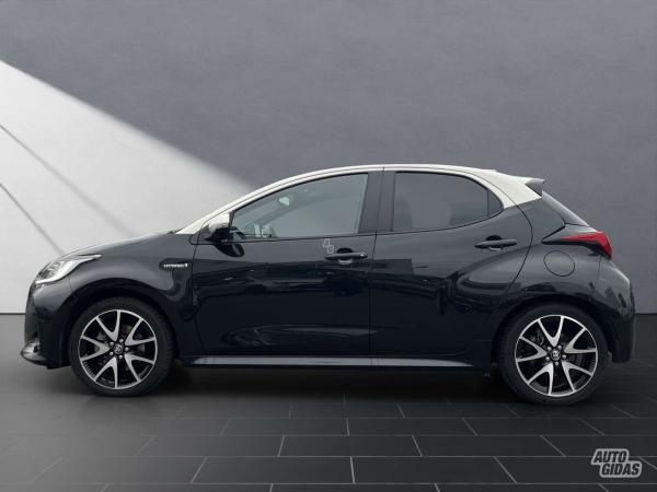 Melns Toyota Yaris 2020 Kauņa, ar dzinēja tilpumu 1.50 L un nobraukumu 70 tūkst. km par 22244 €, foto 2 vietnē AUTOMOTO.COM.LV