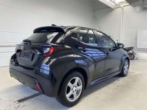 Black Toyota Yaris 2020 in Radviliskis, with an engine capacity of 1.00 L and mileage of 9 thousand km for 12281 €, photo 3 on AUTOMOTO.COM.LV