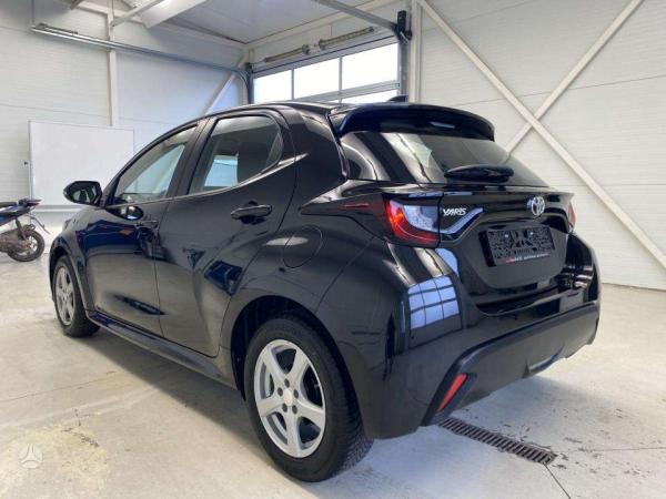 Black Toyota Yaris 2020 in Radviliskis, with an engine capacity of 1.00 L and mileage of 9 thousand km for 12281 €, photo 4 on AUTOMOTO.COM.LV