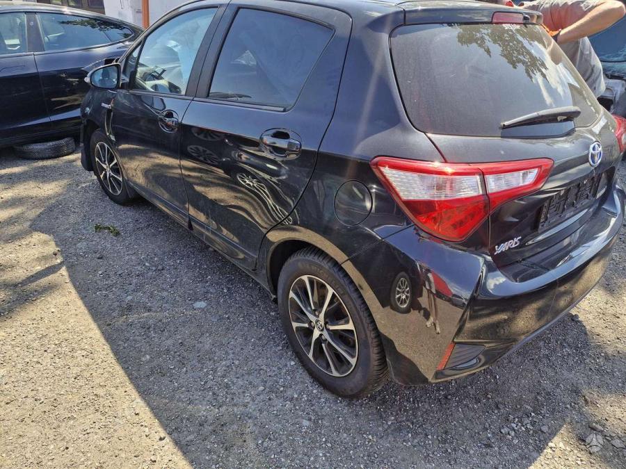 Melns Toyota Yaris 2020 Marijampole, ar dzinēja tilpumu 1.49 L un nobraukumu 89 tūkst. km par 4200 €, foto 1 vietnē AUTOMOTO.COM.LV