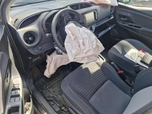 Melns Toyota Yaris 2020 Marijampole, ar dzinēja tilpumu 1.49 L un nobraukumu 89 tūkst. km par 4200 €, foto 3 vietnē AUTOMOTO.COM.LV