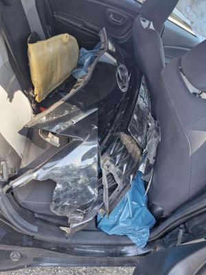 Melns Toyota Yaris 2020 Marijampole, ar dzinēja tilpumu 1.49 L un nobraukumu 89 tūkst. km par 4200 €, foto 5 vietnē AUTOMOTO.COM.LV