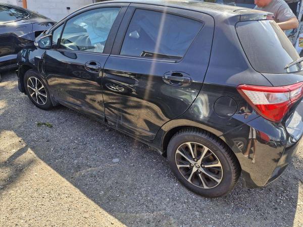 Black Toyota Yaris 2020 in Marijampole, with an engine capacity of 1.49 L and mileage of 89 thousand km for 4200 €, photo 5 on AUTOMOTO.COM.LV
