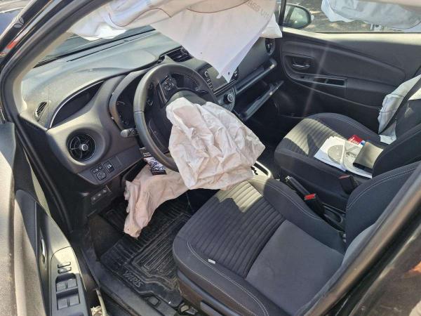 Black Toyota Yaris 2020 in Marijampole, with an engine capacity of 1.49 L and mileage of 89 thousand km for 4200 €, photo 8 on AUTOMOTO.COM.LV
