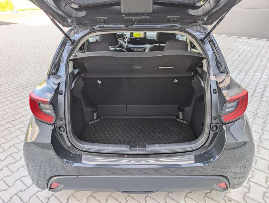 Melns Toyota Yaris 2020 Kauņa, ar dzinēja tilpumu 1.49 L un nobraukumu 21 tūkst. km par 16400 €, foto 15 vietnē AUTOMOTO.COM.LV