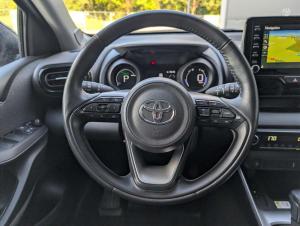 Melns Toyota Yaris 2020 Kauņa, ar dzinēja tilpumu 1.49 L un nobraukumu 21 tūkst. km par 16400 €, foto 17 vietnē AUTOMOTO.COM.LV