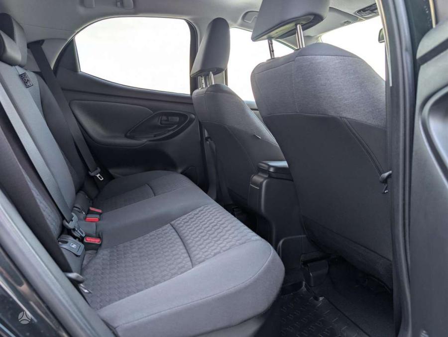 Melns Toyota Yaris 2020 Kauņa, ar dzinēja tilpumu 1.49 L un nobraukumu 21 tūkst. km par 16400 €, foto 26 vietnē AUTOMOTO.COM.LV