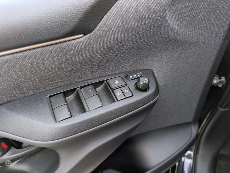Melns Toyota Yaris 2020 Kauņa, ar dzinēja tilpumu 1.49 L un nobraukumu 21 tūkst. km par 16400 €, foto 27 vietnē AUTOMOTO.COM.LV