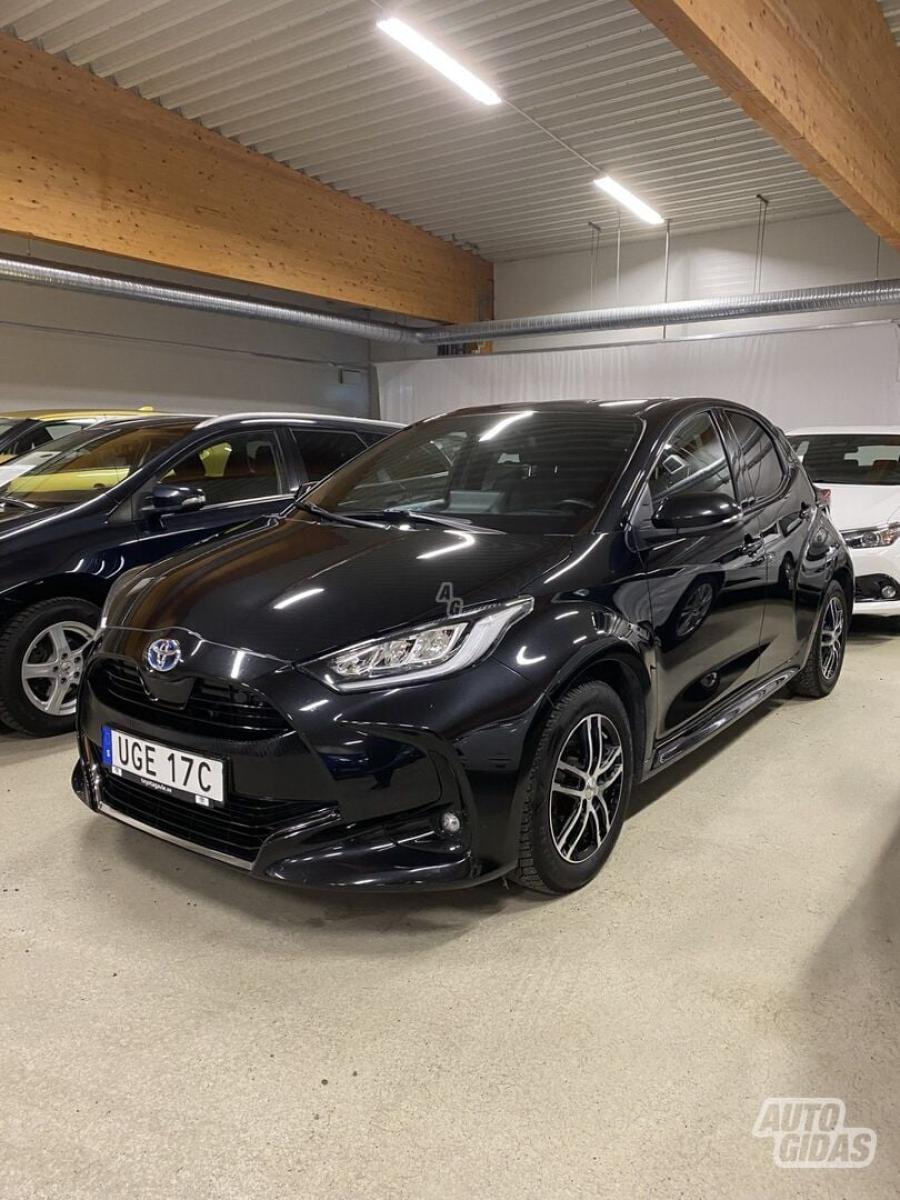 Black Toyota Yaris 2021 in Kaunas, with an engine capacity of 0.00 L and mileage of 64 thousand km for 22717 €, photo 1 on AUTOMOTO.COM.LV