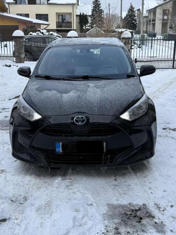 Melns Toyota Yaris 2021 Kauņa, ar dzinēja tilpumu 1.49 L un nobraukumu 99 tūkst. km par 12999 €, foto 1 vietnē AUTOMOTO.COM.LV