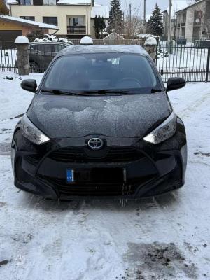 Black Toyota Yaris 2021 in Kaunas, with an engine capacity of 1.49 L and mileage of 99 thousand km for 12999 €, photo  on AUTOMOTO.COM.LV