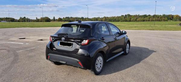 Melns Toyota Yaris 2021 Kauņa, ar dzinēja tilpumu 1.49 L un nobraukumu 99 tūkst. km par 12999 €, foto 10 vietnē AUTOMOTO.COM.LV