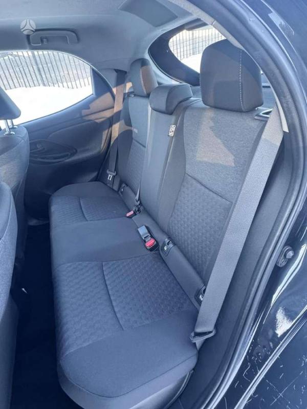 Melns Toyota Yaris 2021 Viļņa, ar dzinēja tilpumu 1.49 L un nobraukumu 91 tūkst. km par 15450 €, foto 11 vietnē AUTOMOTO.COM.LV