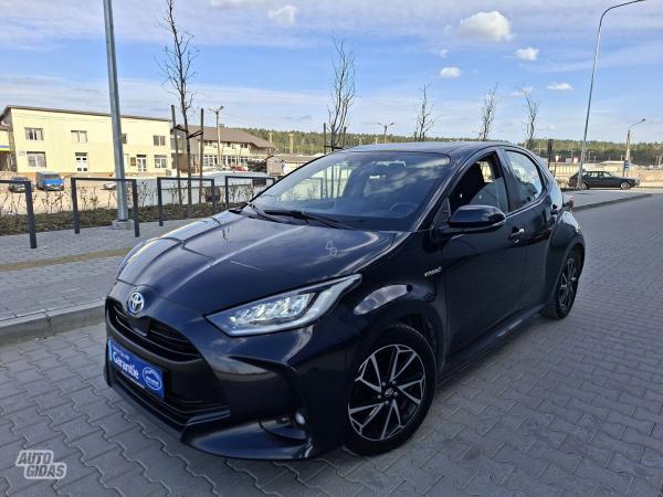 Melns Toyota Yaris 2021 Viļņa, ar dzinēja tilpumu 1.50 L un nobraukumu 173 tūkst. km par 11950 €, foto 1 vietnē AUTOMOTO.COM.LV
