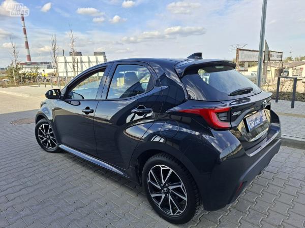 Melns Toyota Yaris 2021 Viļņa, ar dzinēja tilpumu 1.50 L un nobraukumu 173 tūkst. km par 11950 €, foto 2 vietnē AUTOMOTO.COM.LV